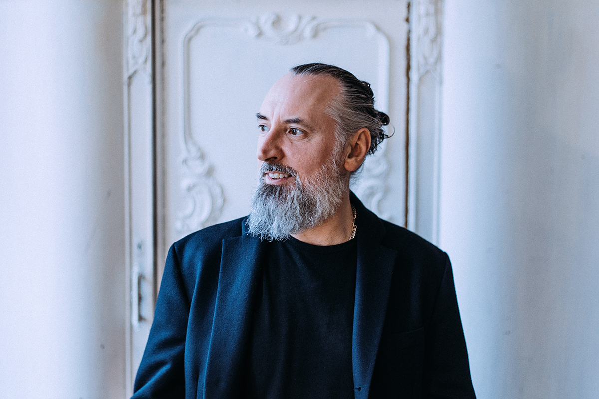 Fink reflecting on the past through his newest release „IIUII“